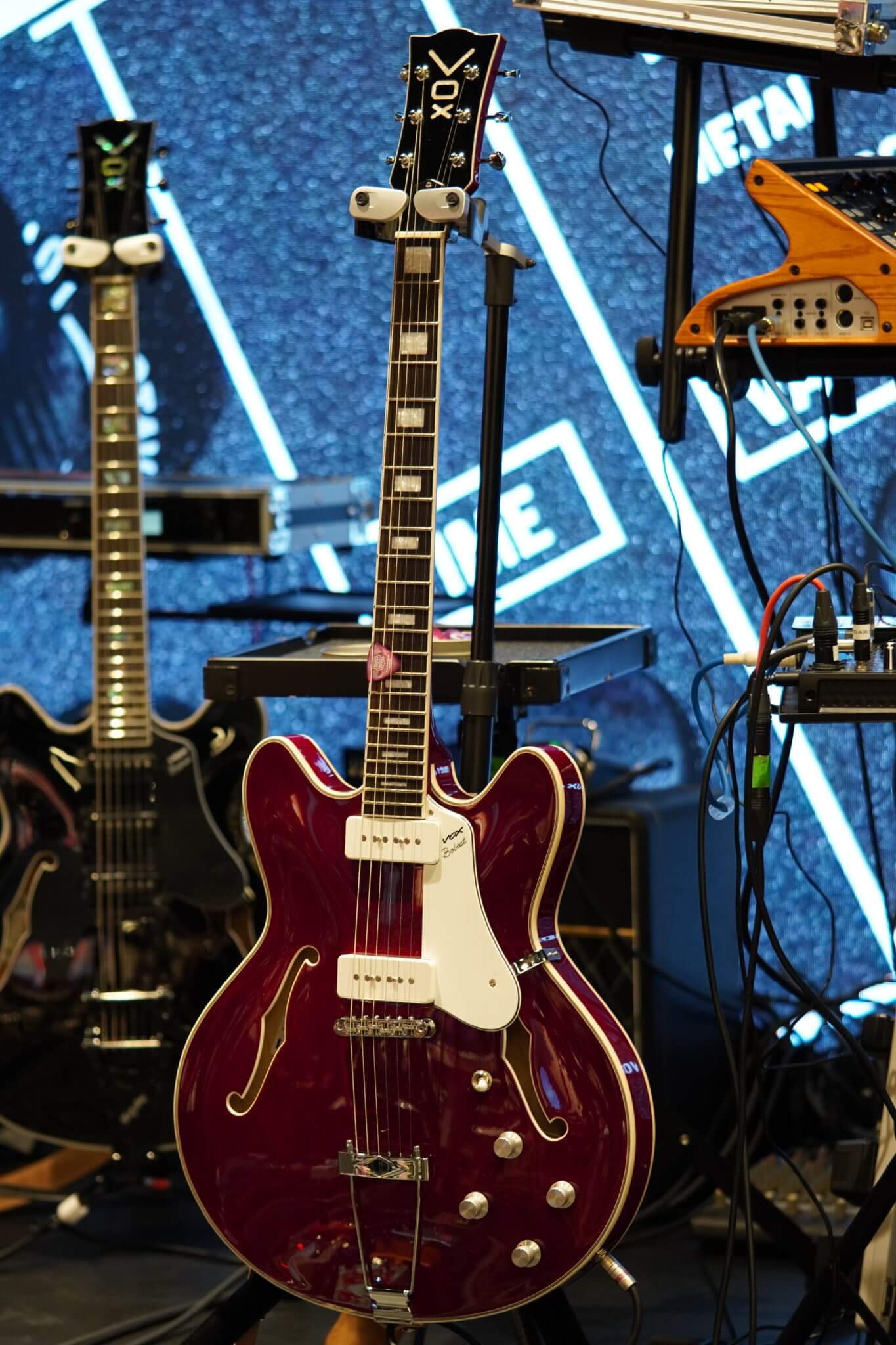 FIVE NEW OLD／INTERVIEW & EQUIPMENT REPORT - Vox Amps